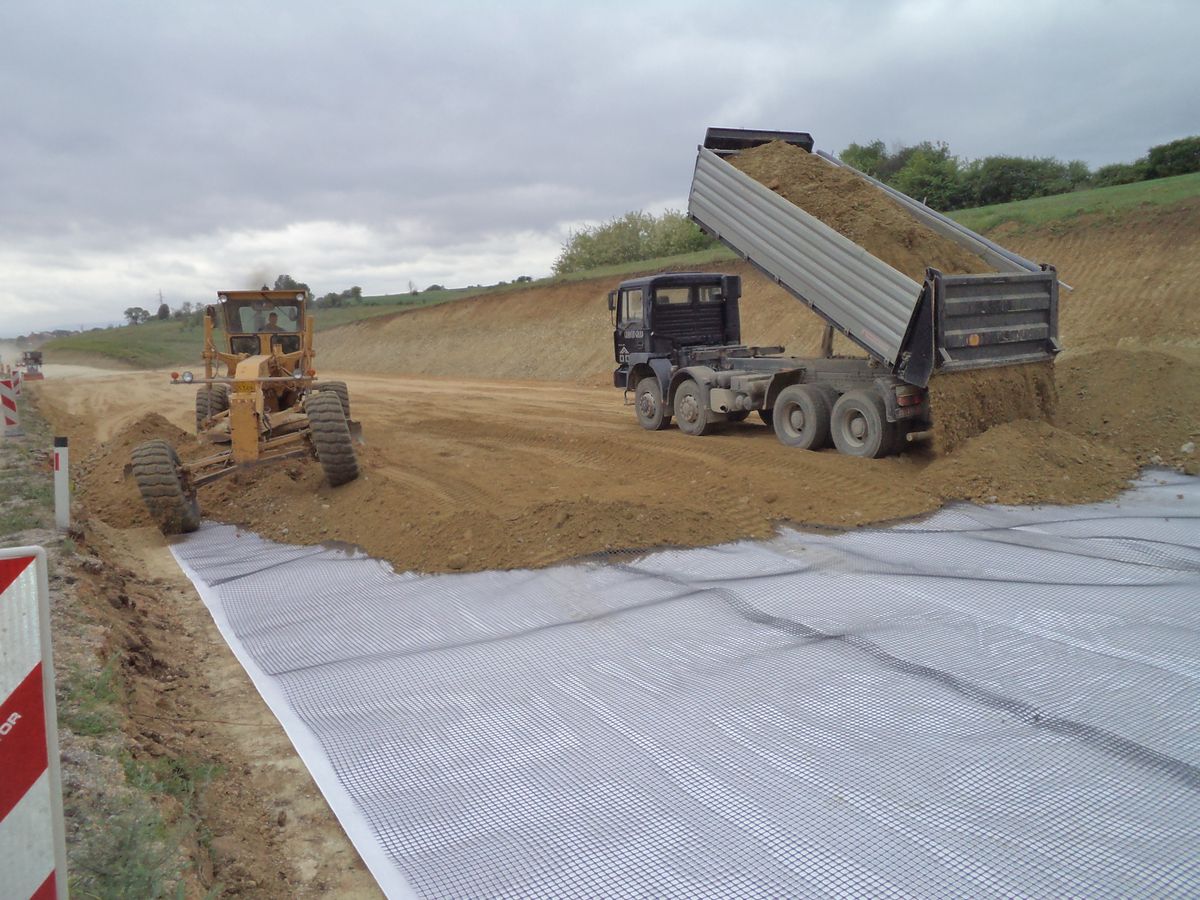 Lotrak® 40/40S biaxial geogrid | Don & Low | ESI External Works