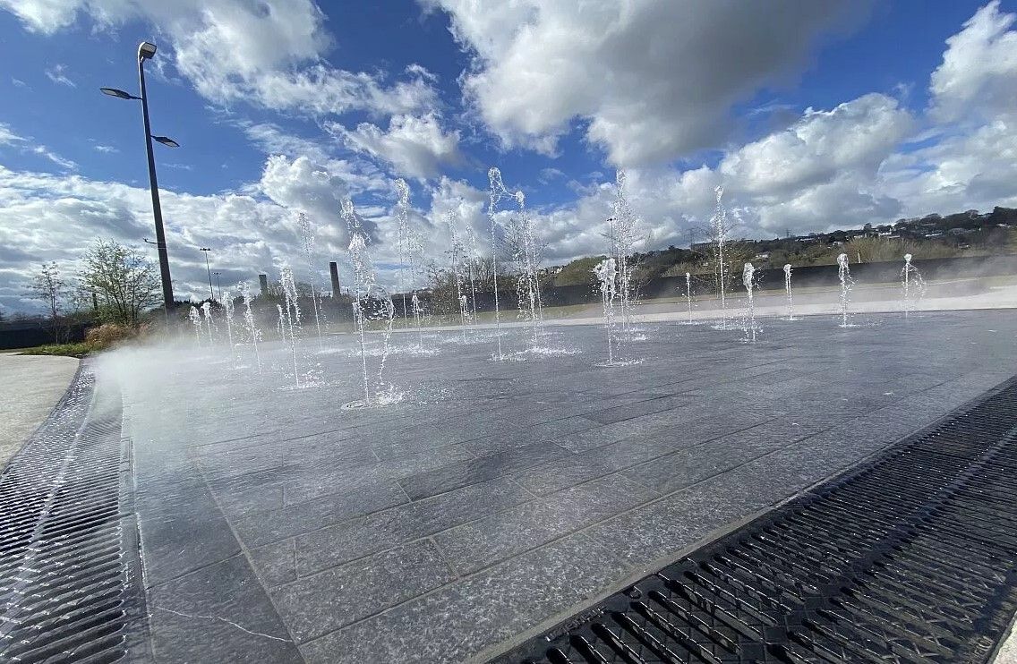 Images for Plaza water feature with dynamic misting - Cork