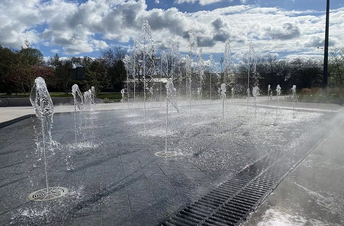 Images for Plaza water feature with dynamic misting - Cork