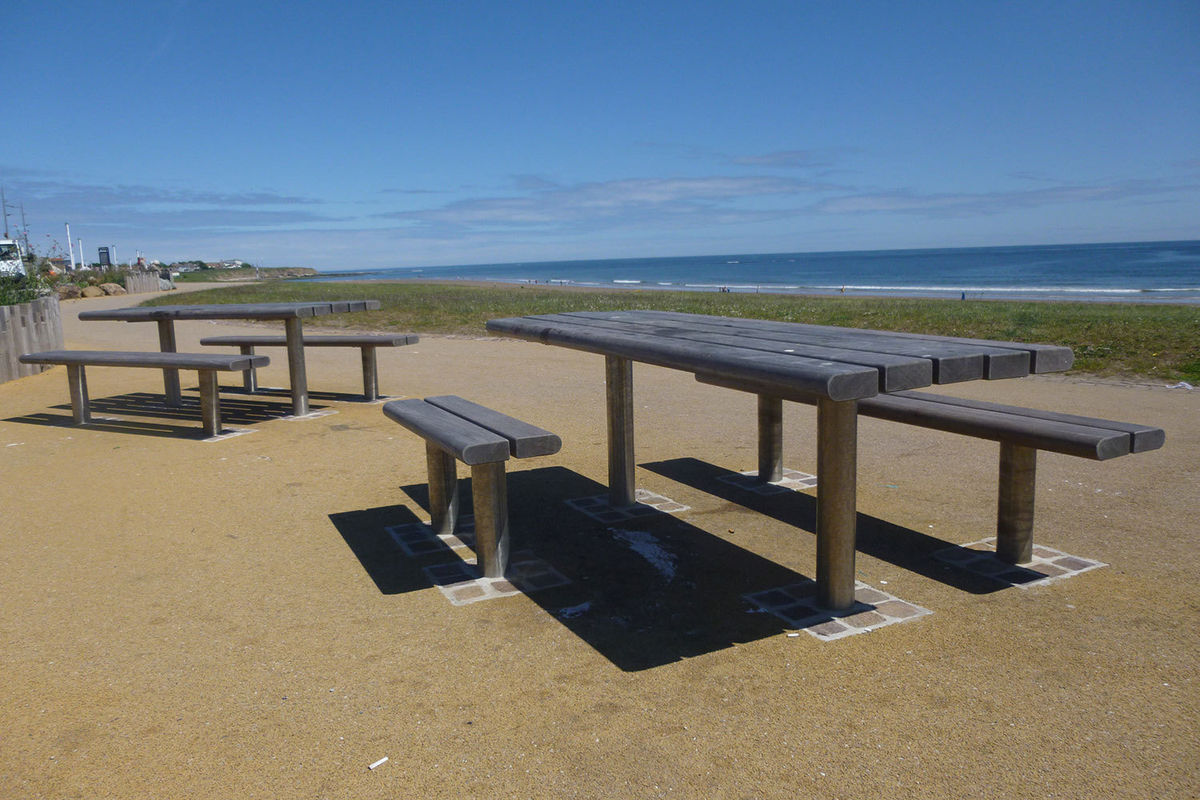 Contemporary picnic sets for Marine Walk Masterplan | Images