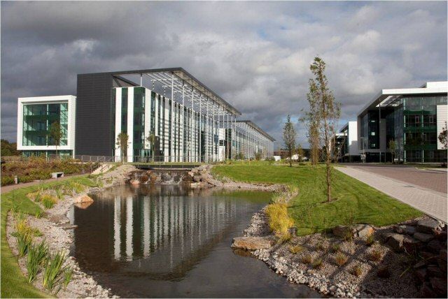 Lakes, streams and cascade fountains - Eurocentral | Images