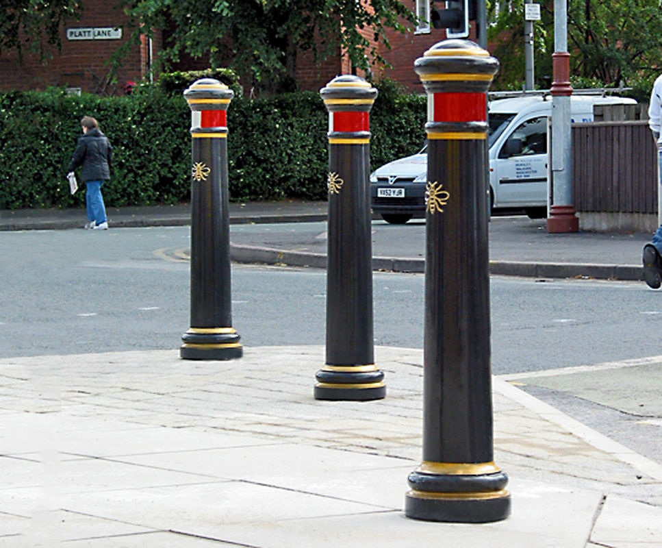 MAN536 Manchester cast iron bollard | Images
