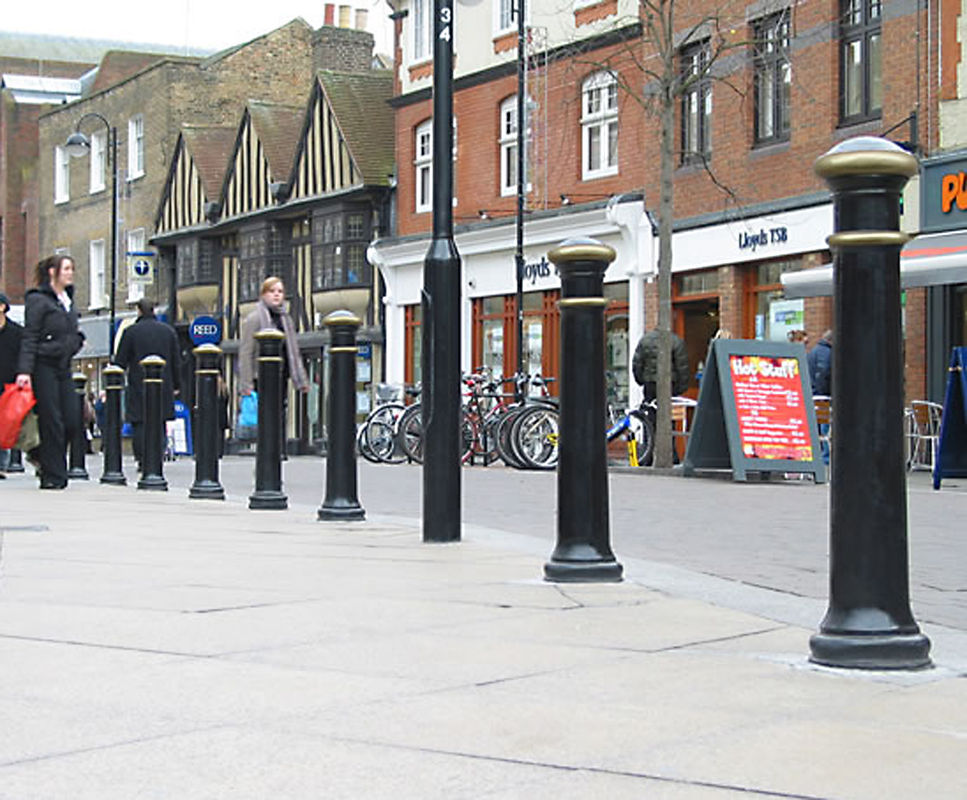 MAN536 Manchester cast iron bollard | Images