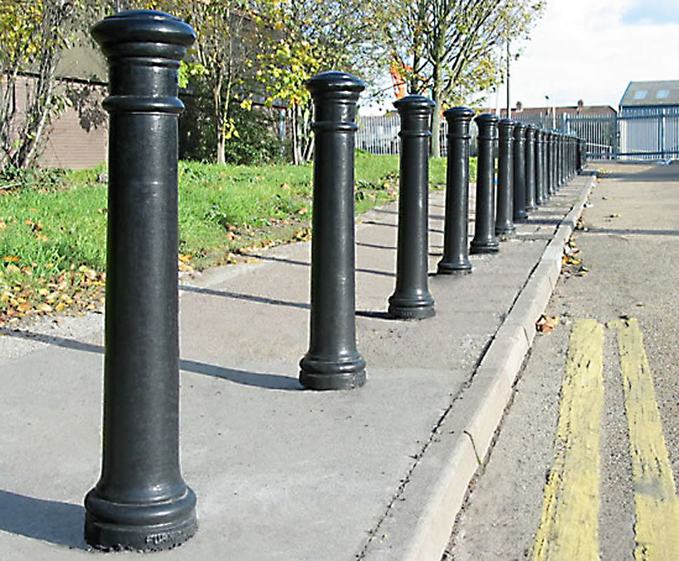 MAN536 Manchester cast iron bollard | Images