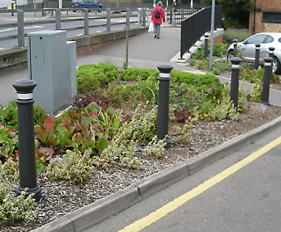 MAN536 Manchester cast iron bollard | Images