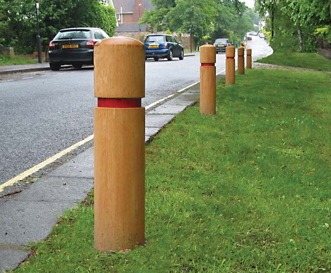 Ashdown circular hardwood timber bollard | Furnitubes