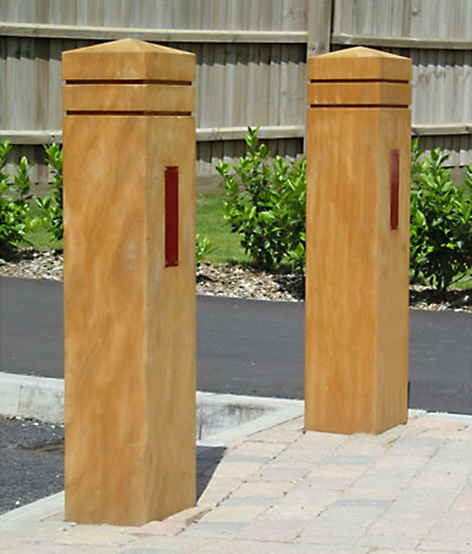 Epping 200/1500 square timber bollard with groove | Images