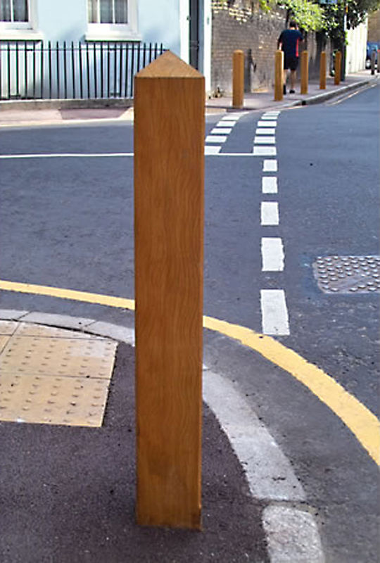 Epping 200/1500 square timber bollard with groove | Images