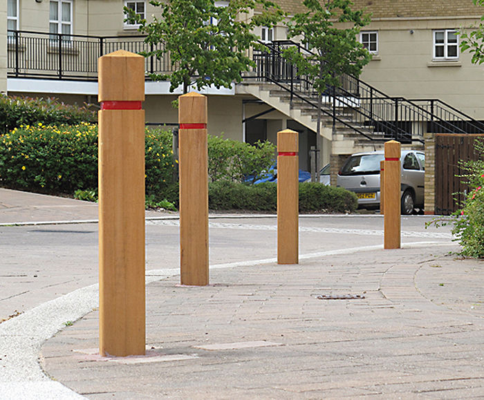Epping 200/1500 square timber bollard with groove | Images