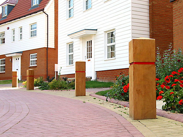 Epping 200/1500 square timber bollard with groove | Images