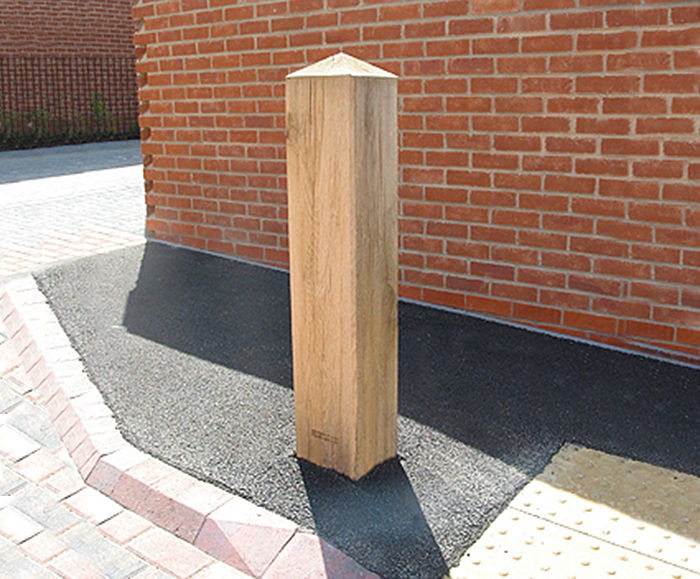 Garrick 200/1500 square timber bollard | Images