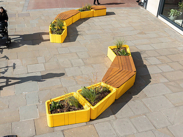 Uniun - modular informal outdoor seating and planter | Images