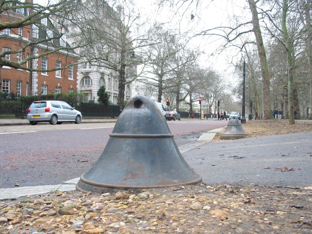 Bell Bollard - cast iron bollard for traffic control | Images
