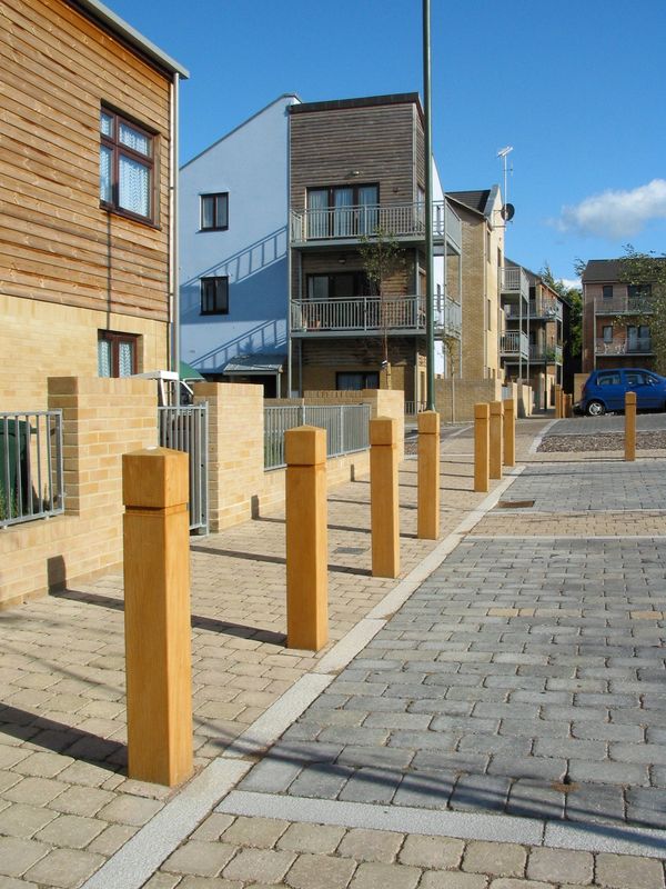 Epping 200/1500 square timber bollard with groove | Images