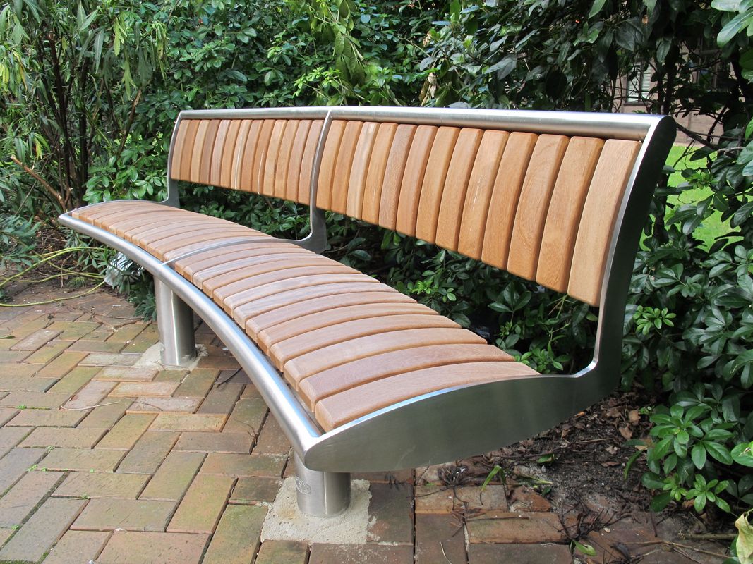 Zenith® curved external seat | Images
