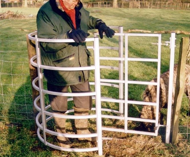 Galvanised steel kissing gate | Jacksons Fencing