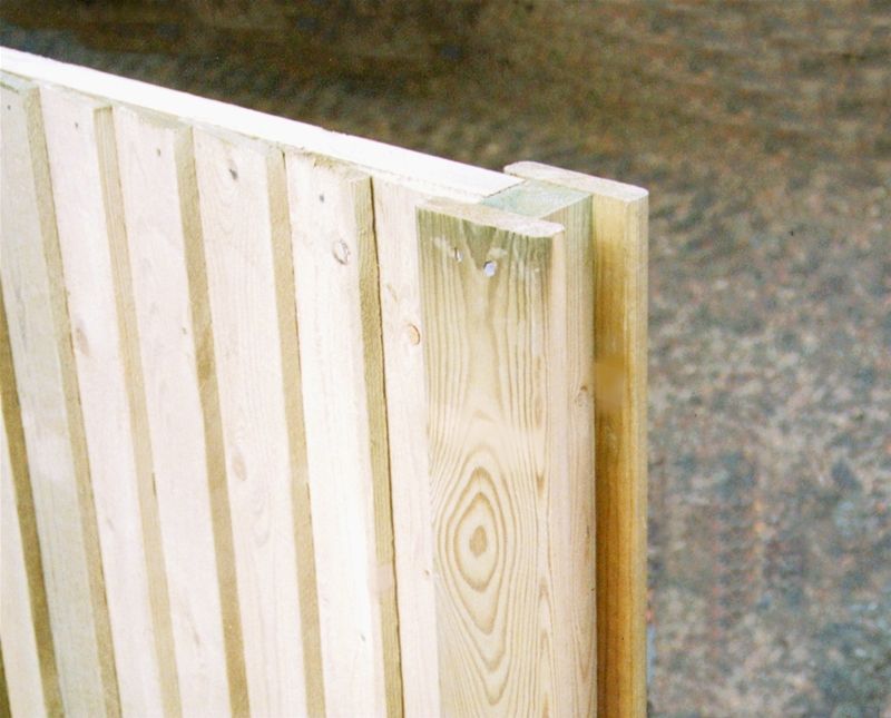 Jakposts® - slotted timber posts for panel fencing | Images