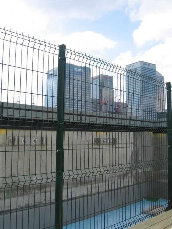 EuroGuard® Regular - vandal-proof welded mesh fencing panels | Images