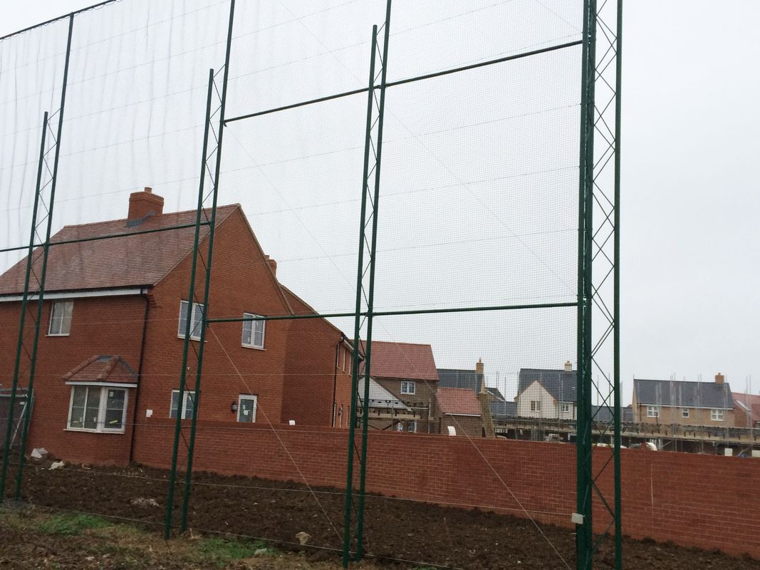 Ball-stop fencing protects housing development | Images