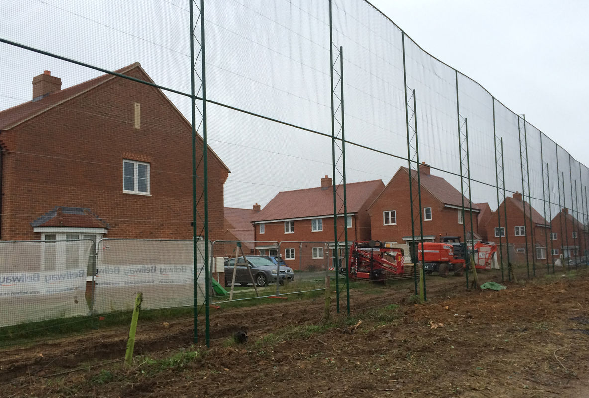 Ball-stop fencing protects housing development | Images