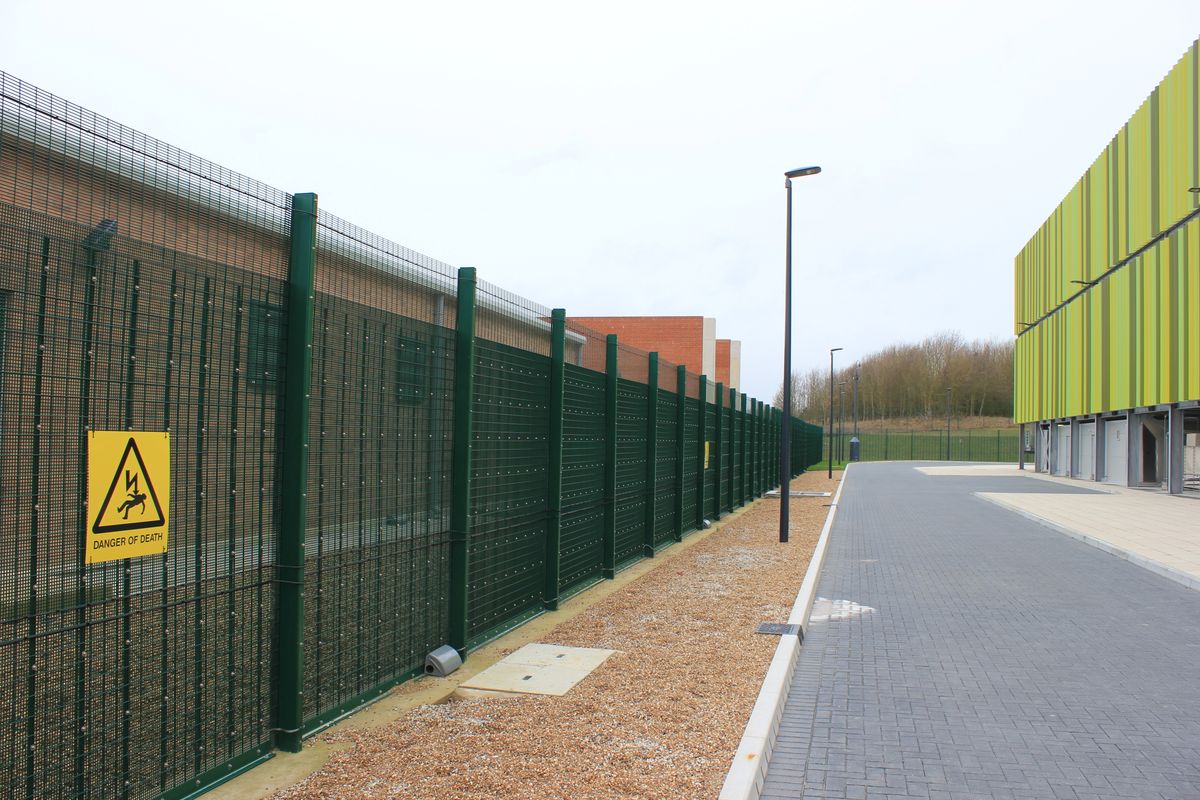 Securi-Mesh Plus SR2 security fencing for data centre | Images
