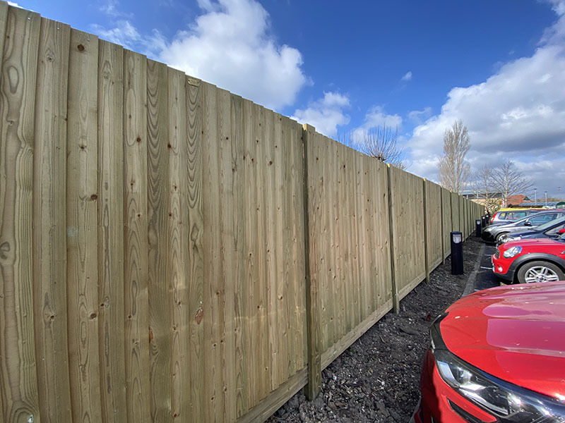 Timber fence panels create boundary at supermarket | Images