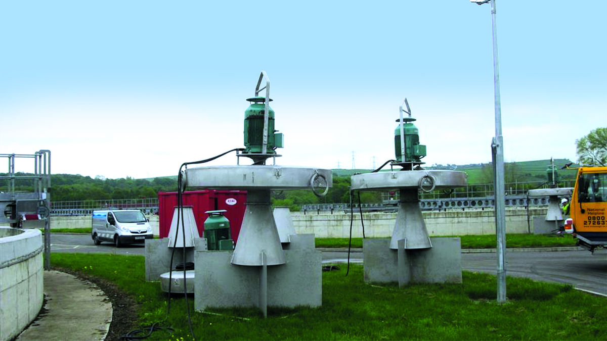 Temporary floating aerators for sewage treatment works | SFA enviro ...