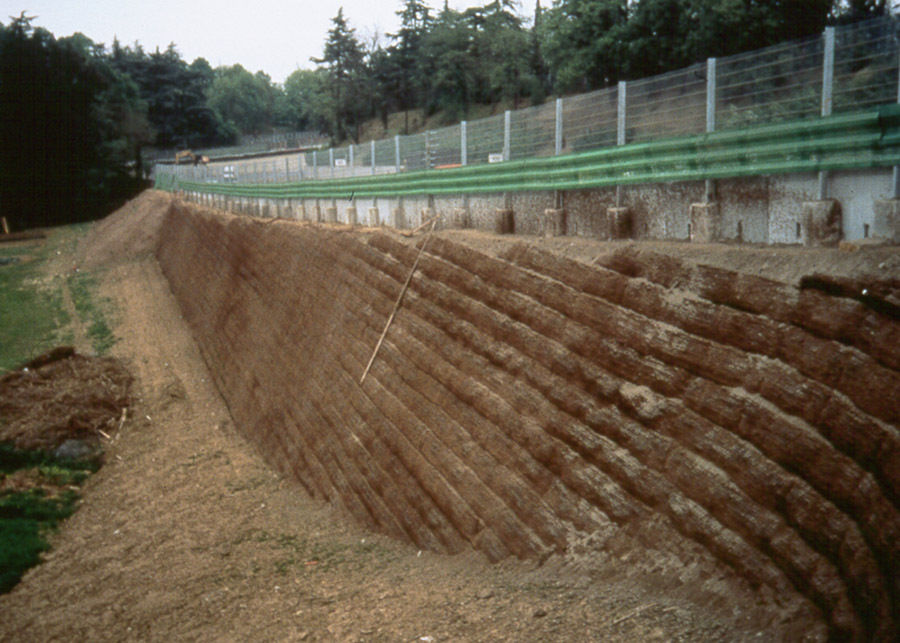 Green Terramesh® for green vegetated soil slopes | Maccaferri | ESI ...