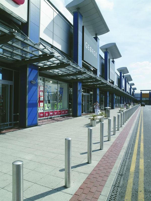 Standard concrete kerbs | Images