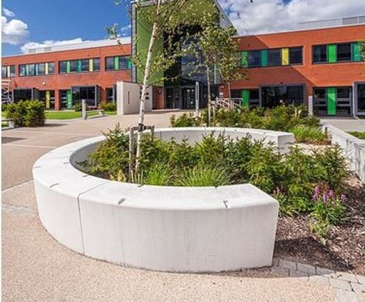 Lincoln Curved Concrete Bench | Neptune Street Furniture