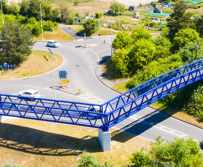 Warren truss pedestrian bridge - St Andrews, Halling | Nusteel Structures