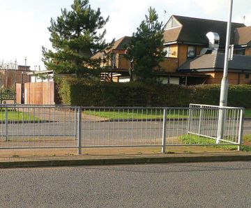 Steel pedestrian guardrails | EXTERNAL WORKS