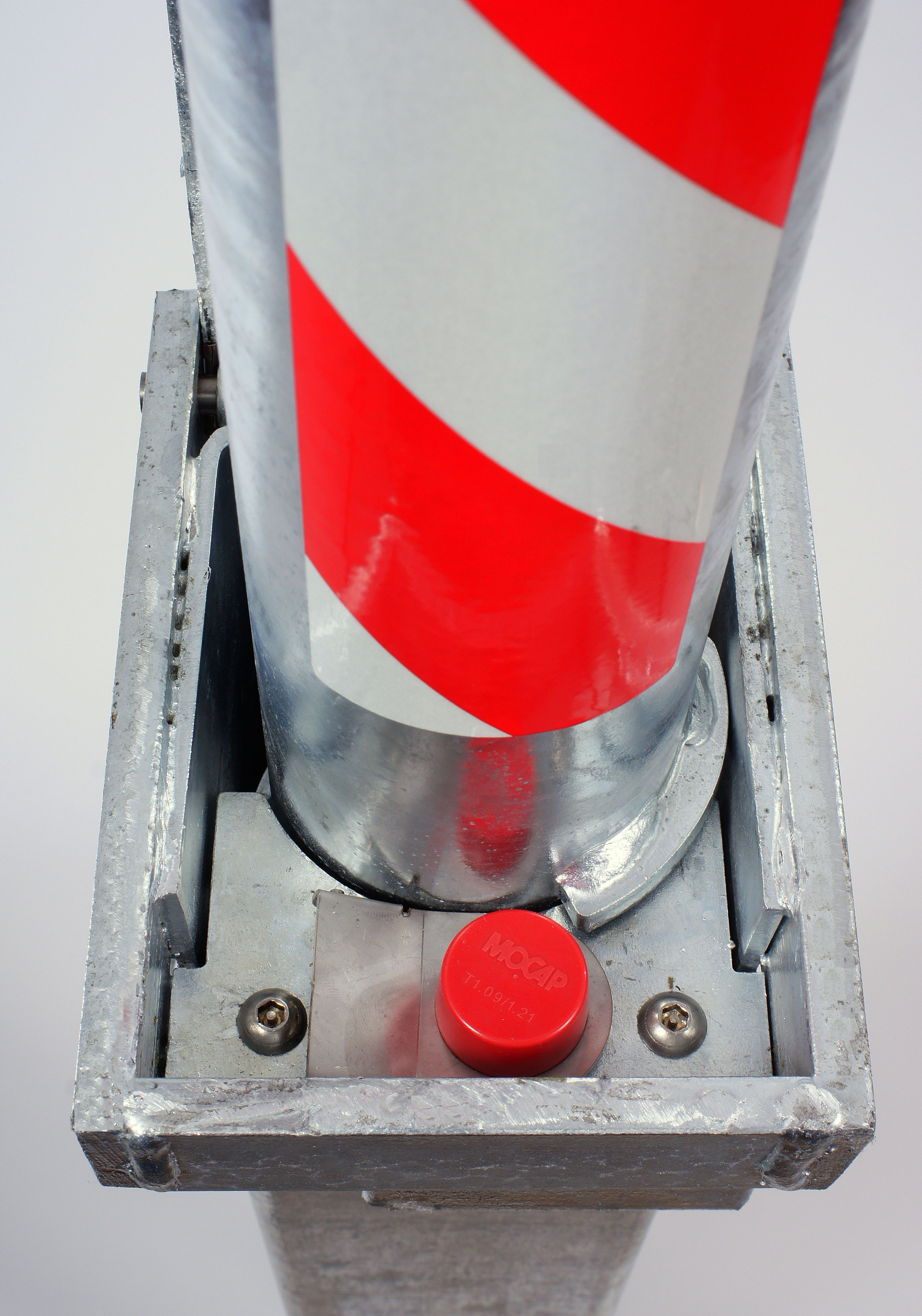 RetractaPost-GL 745 - galvanised steel retractable post | AUTOPA | ESI ...