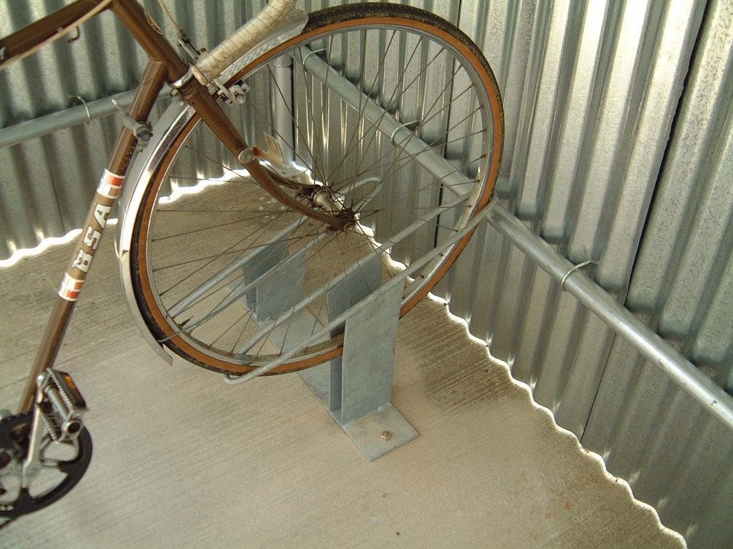 Type H - single-sided floor-fixed cycle rack | Images