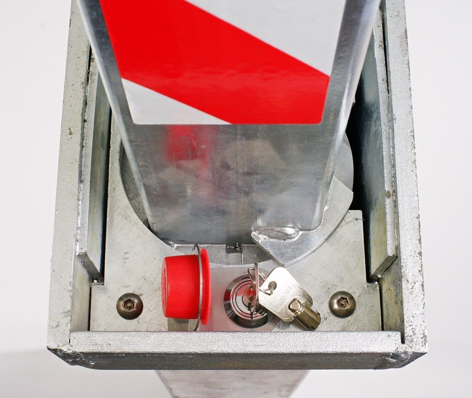 Square RetractaPost-GL 500 - galvanised retractable post | Images