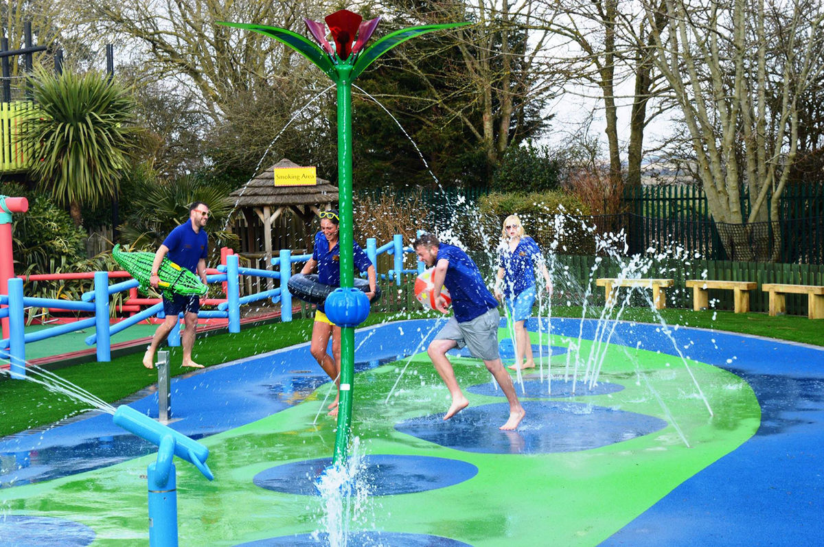 Decorative wet pour safety surfacing for play areas | Images