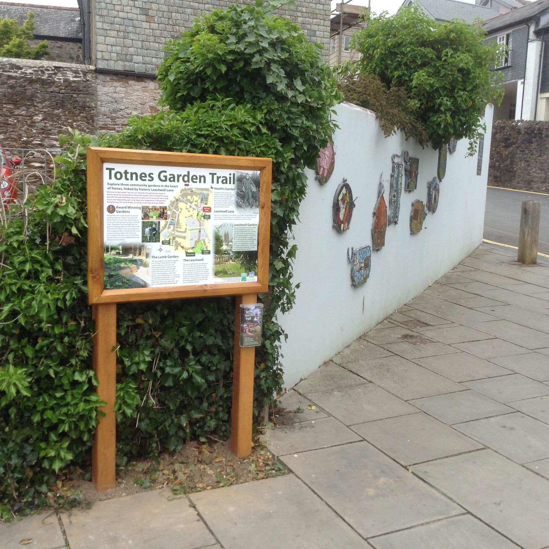 Vertically mounted timber interpretation signs | Shelley Signs | ESI ...