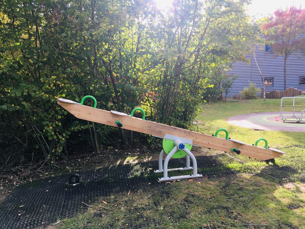 Treetops 4-seater seesaw for 4 to 12 years | Images