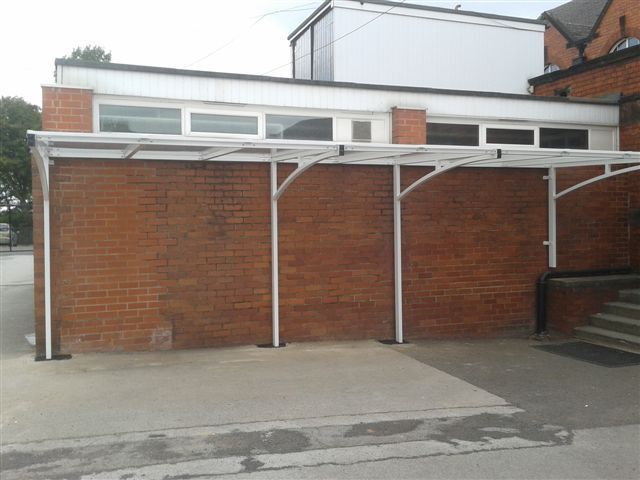 Bespoke parent waiting shelter, Herons Cross Primary | Images