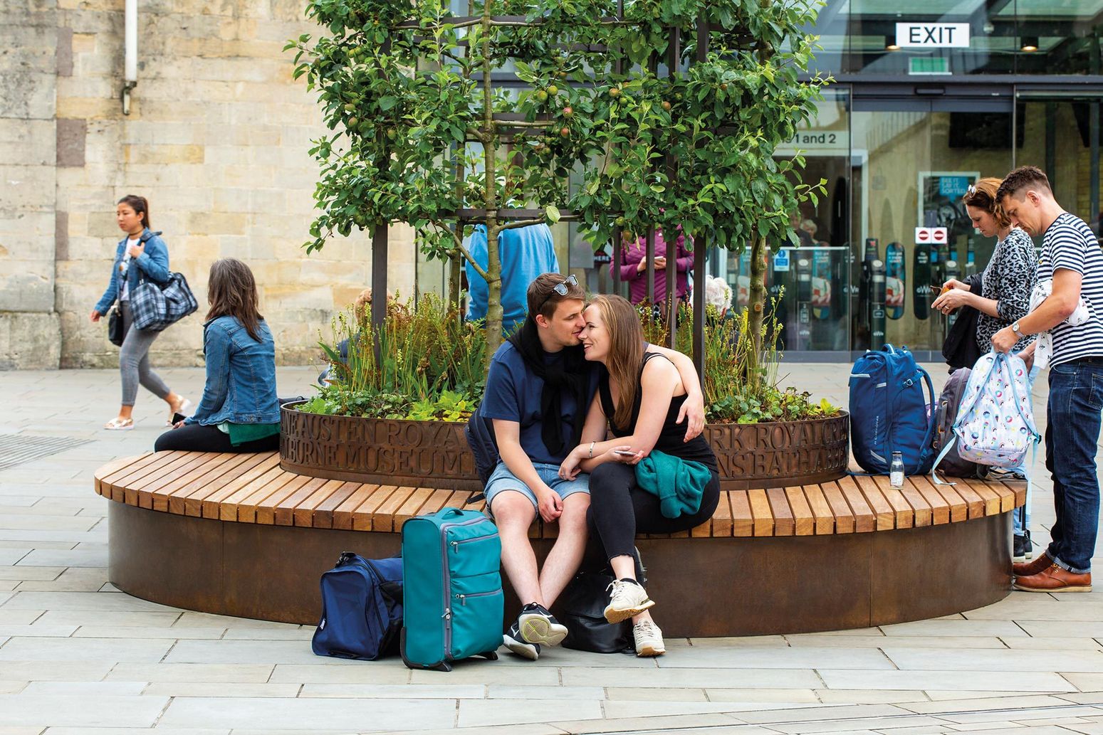 Movable circular hardwood tree seats for public realm | Woodscape | ESI ...