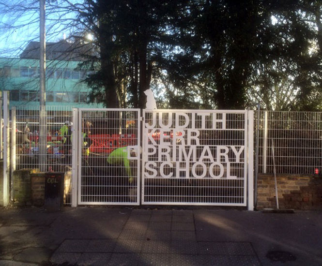 Personalised gates for school entrance | Zaun