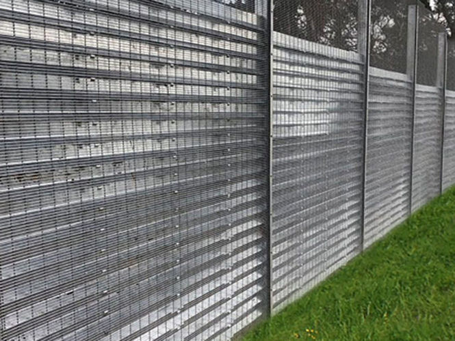 Innovative High Security Privacy Louvre System | Zaun