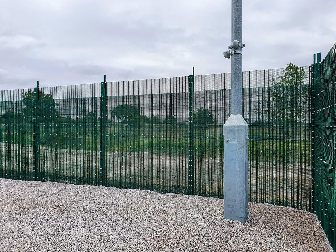 Corrusec SR3 - high security corrugated mesh fencing | Zaun | ESI ...