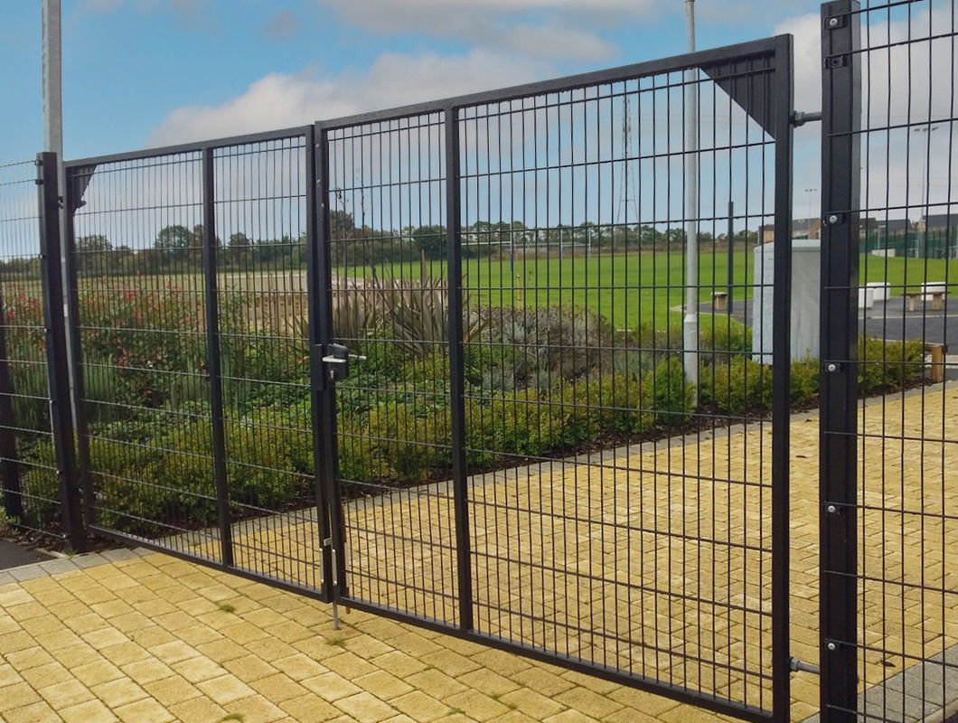 Twin-wire vehicle gates | Images