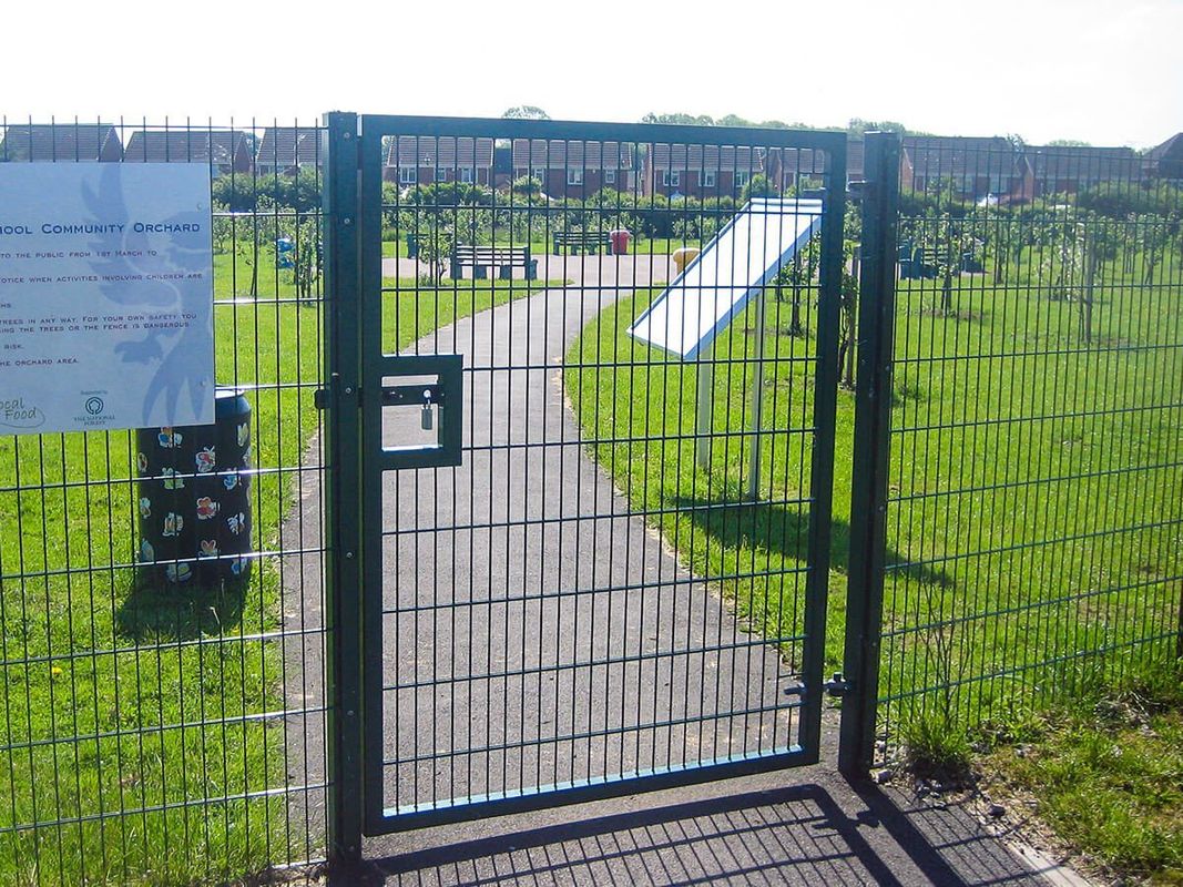 Duo6 - double wire rigid mesh perimeter fencing system | Images
