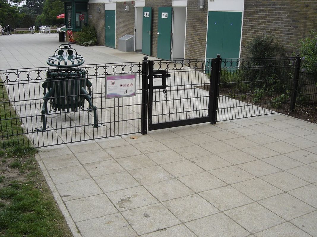 Zariba® twin wire mesh fencing with ring top design | Images