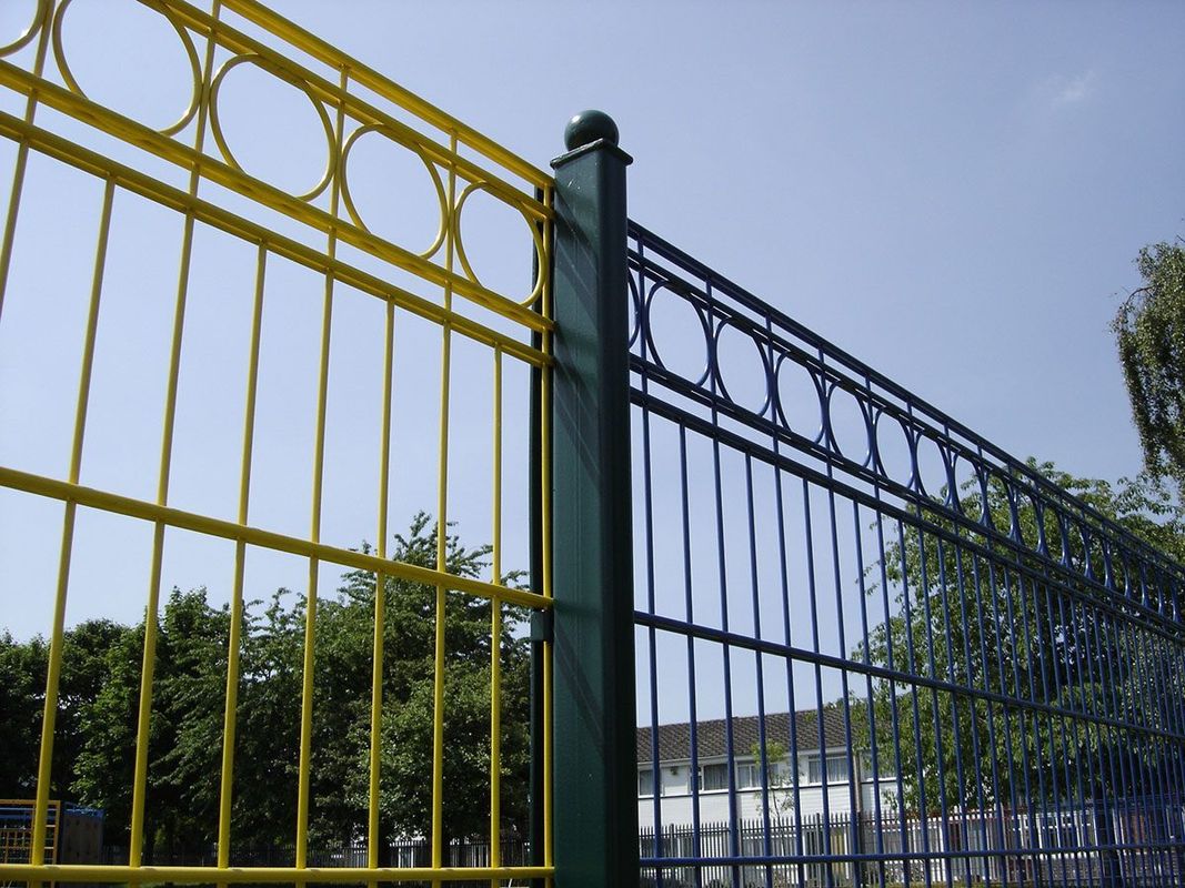 Zariba® twin wire mesh fencing with ring top design | Images