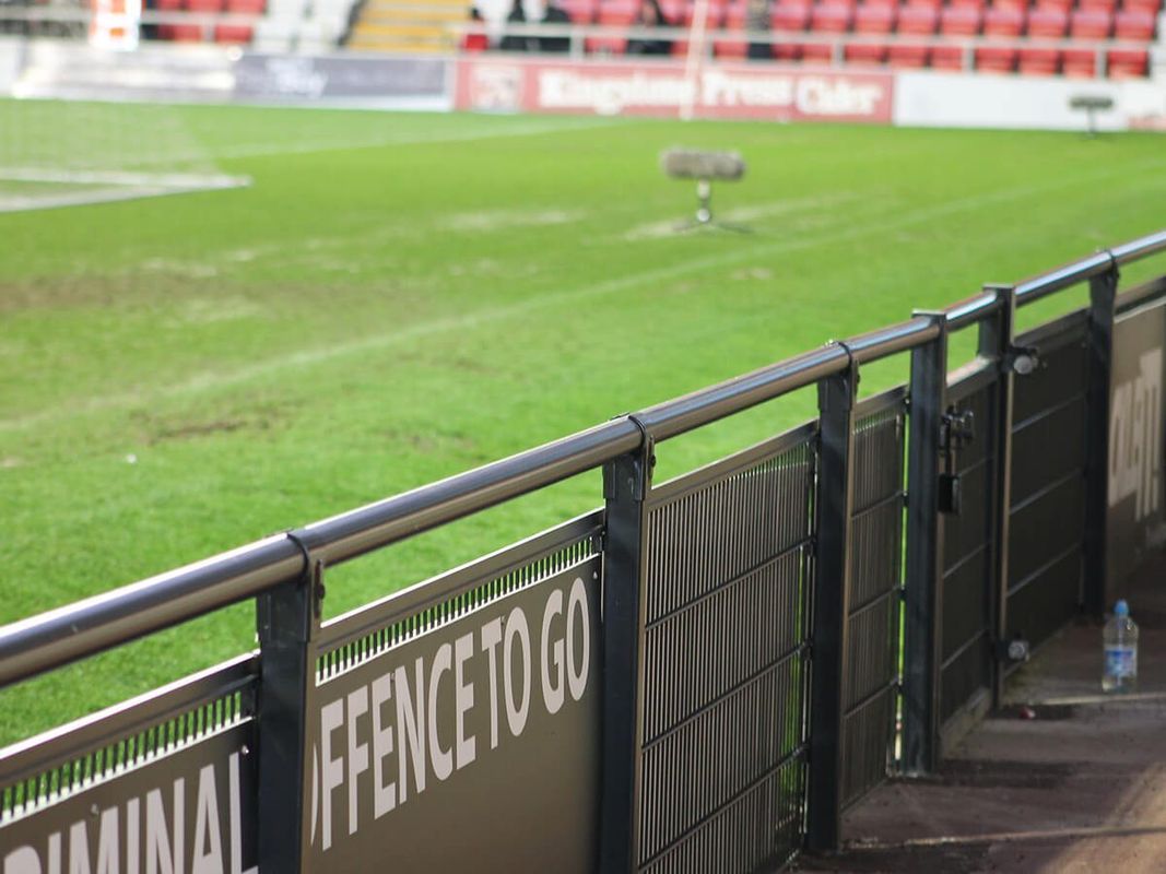 Steel spectator rails for sports areas | Images