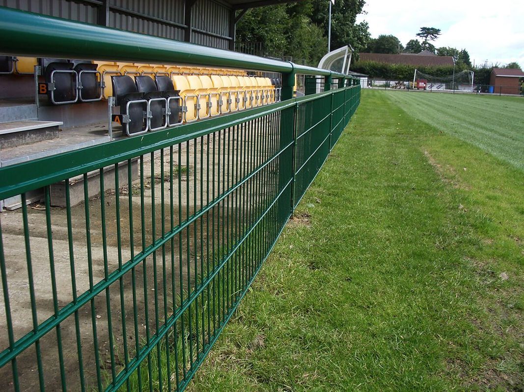 Steel spectator rails for sports areas | Images
