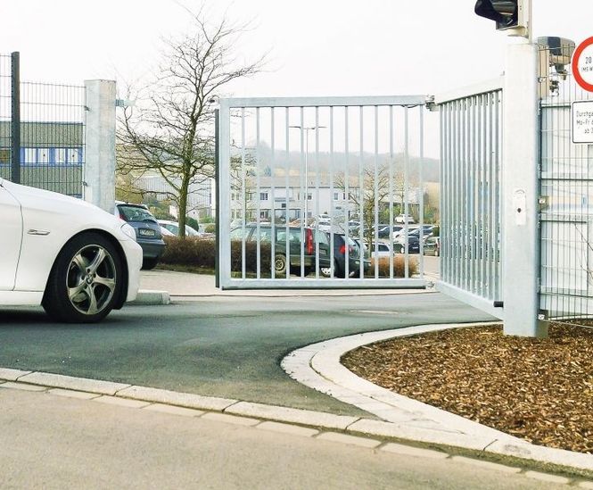 Avon EntraQuick trackless bi-folding speed gates | Avon Barrier